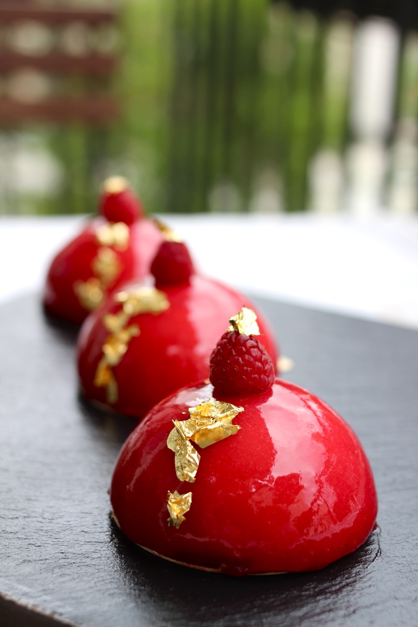 Welcome to Talita's Kitchen: Red Raspberries, White Roses