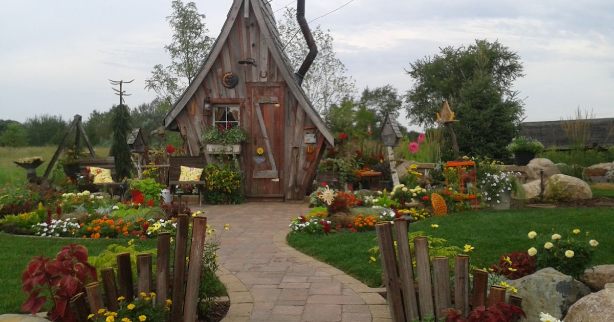 These Enchanting Tiny Cottages Look Straight Out of a Storybook
