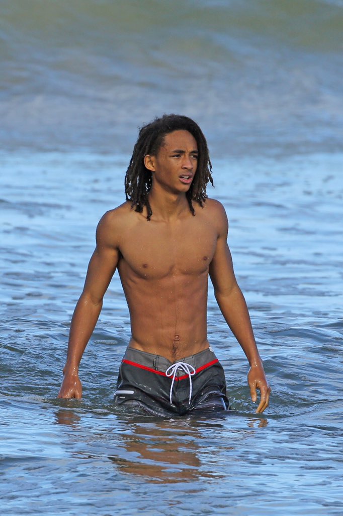 WE LOVE HOT GUYS: Jaden Smith on the beach