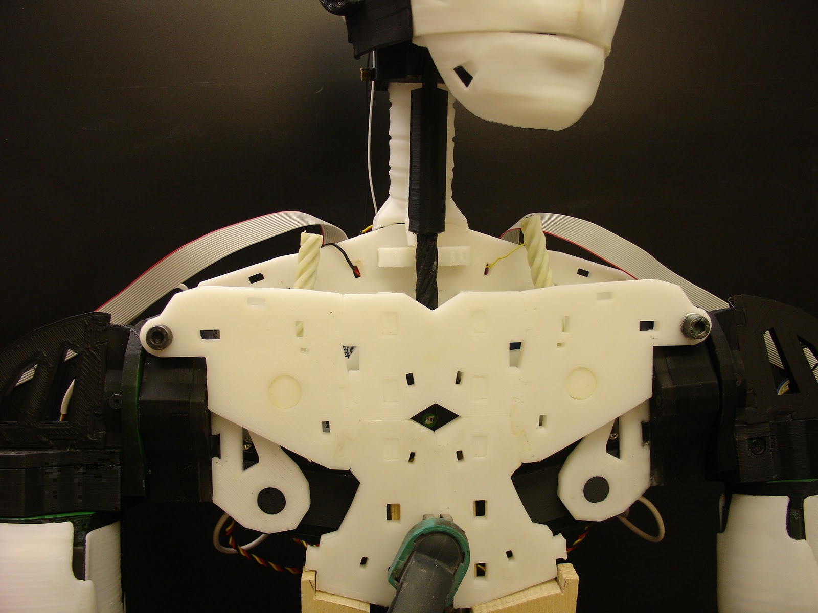 InMoov: Shoulder InMoov for New Year, 3d print it!