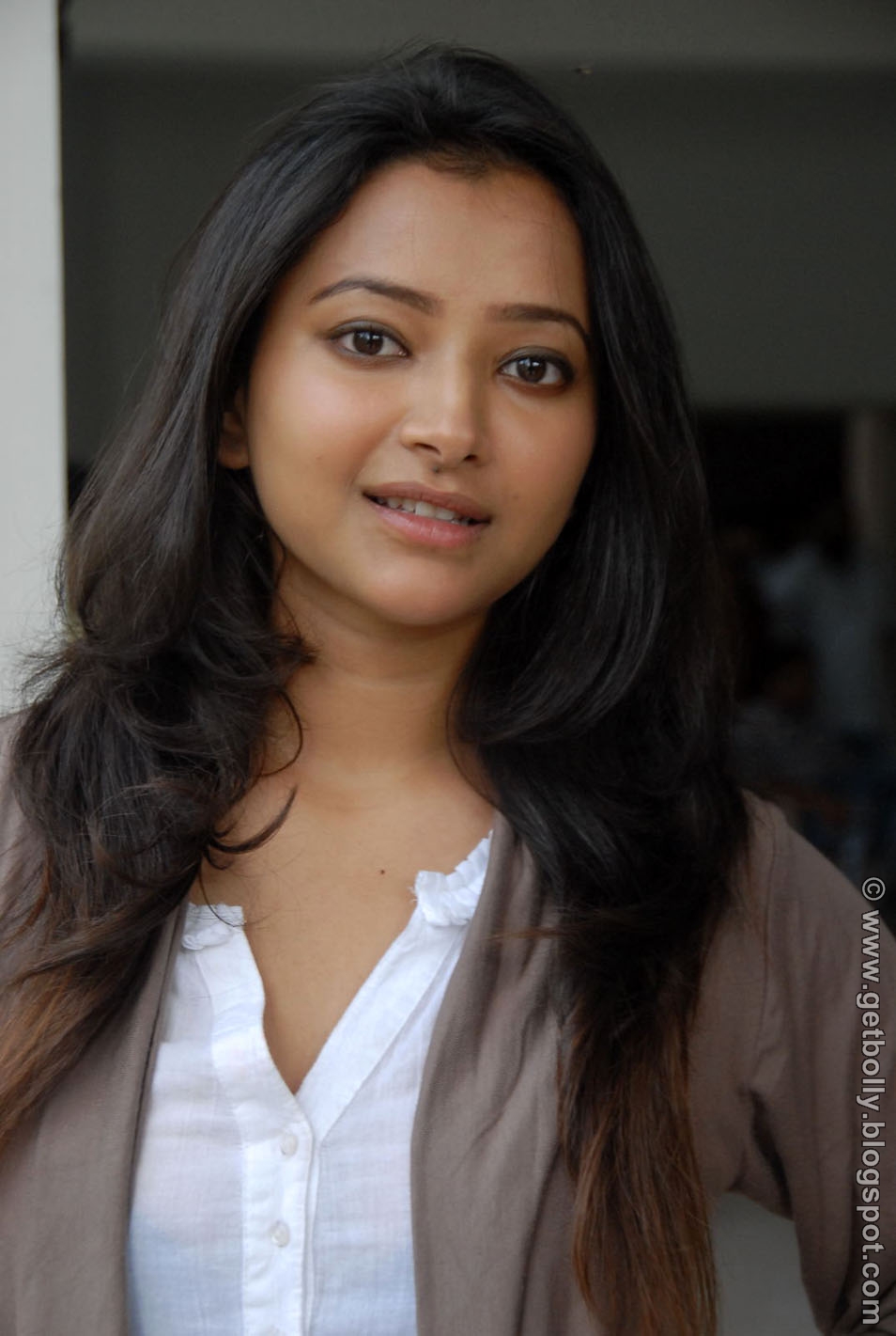 Swetha Basu Prasad New Cute Photoshoot Stills, Swetha Basu Prasad ...