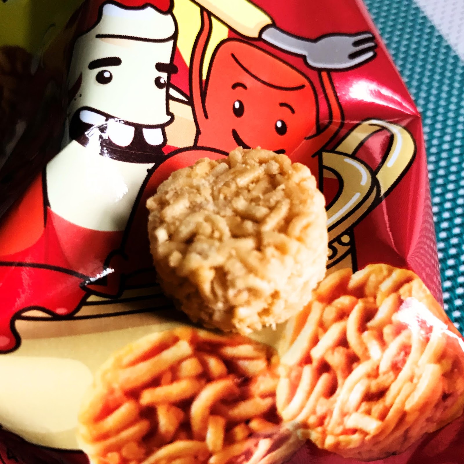 [Snack Attack - Korea] Jjolbyeong Spicy Ramen Snack - The best desk snack!