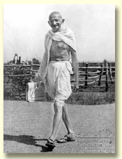 Mahatma Gandhi, his change of attire and his link with Madurai city