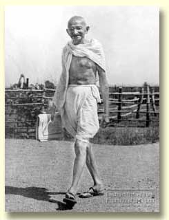 Mahatma Gandhi, his change of attire and his link with Madurai city