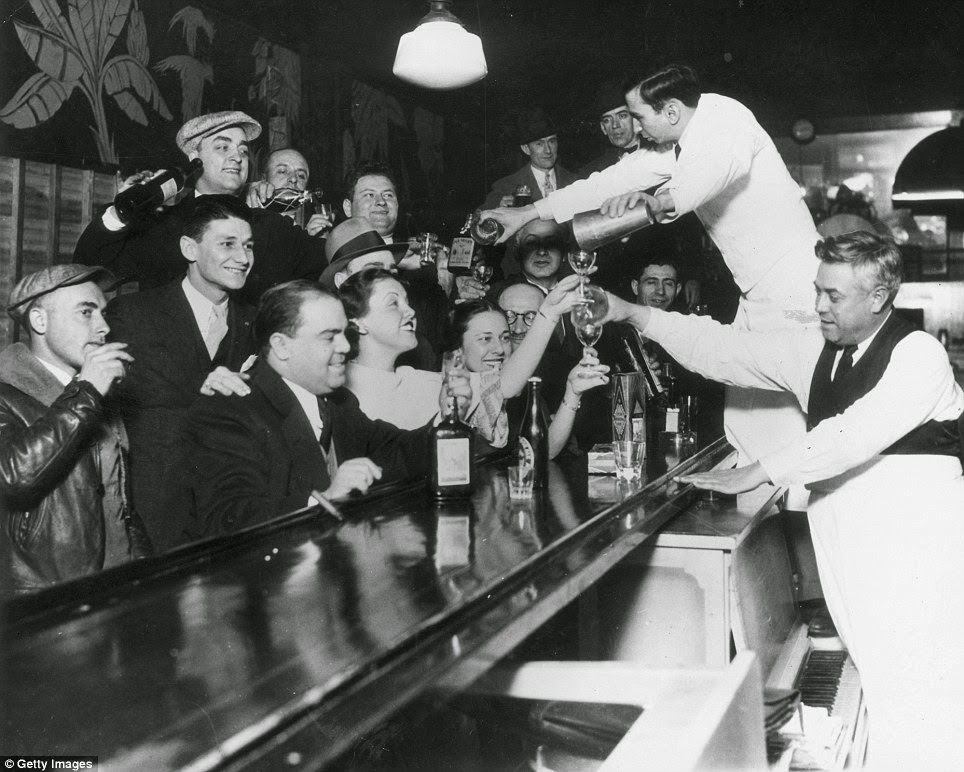 Historical Pictures of Celebrations as Prohibition Finally Ended 80 ...