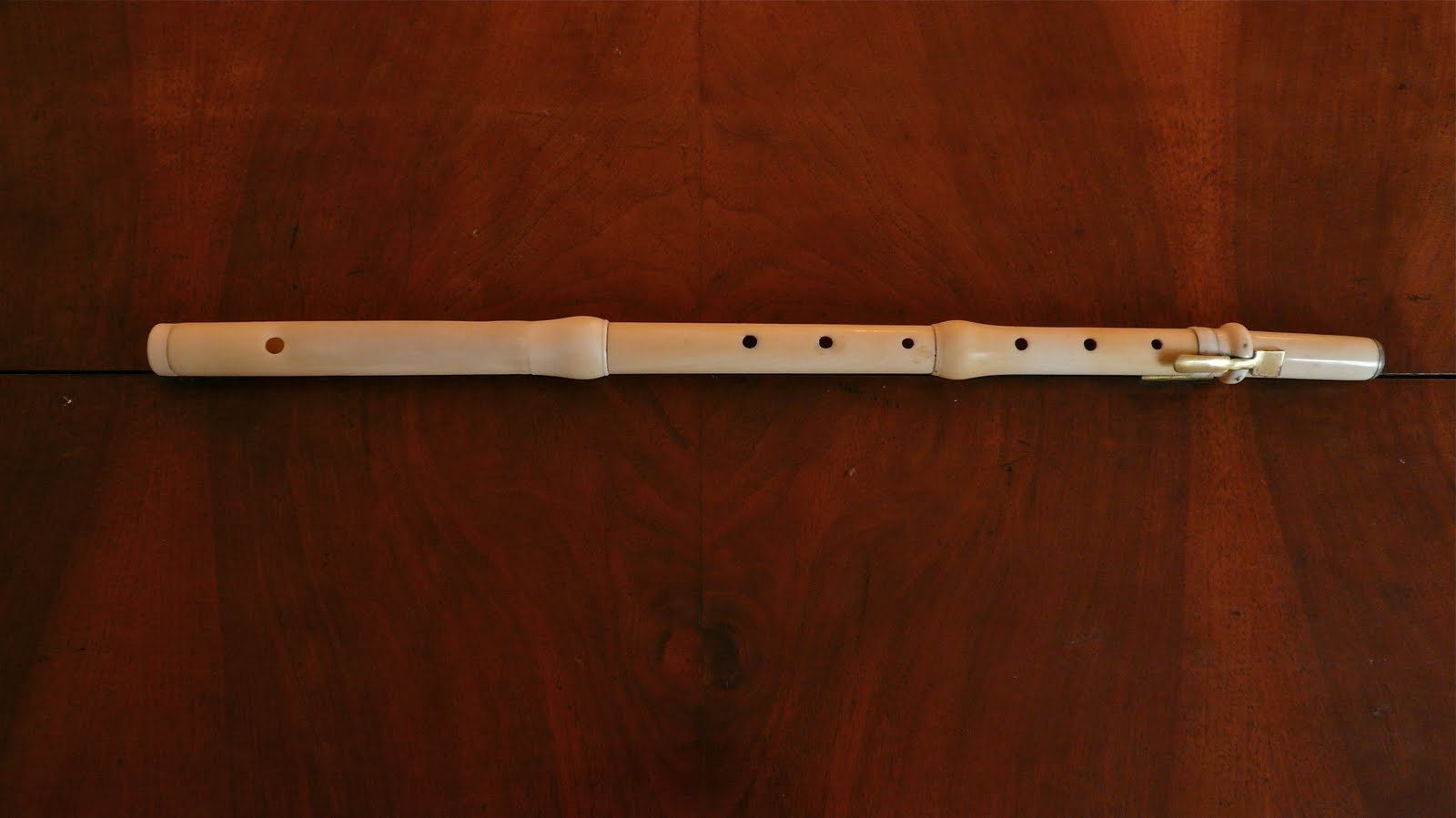 Flutes classiques: UNE FLÛTE EN IVOIRE DE JOHANNES SCHERER (1664-1722)