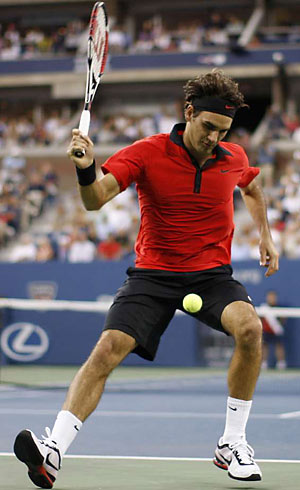 Amazing Tennis Shot Between the Legs by Roger Federer