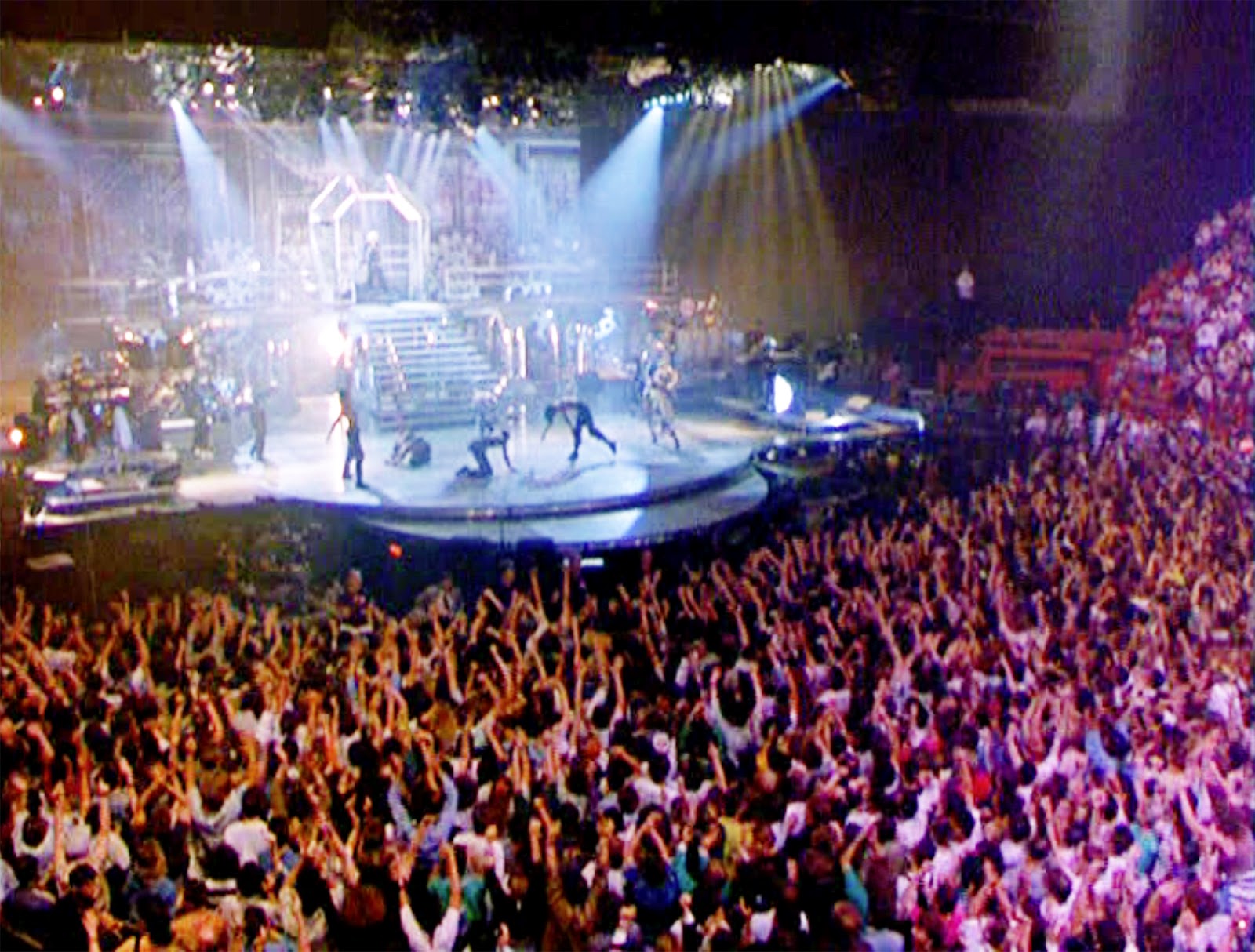 The Best Tour Stage? - Madonna - FOTP