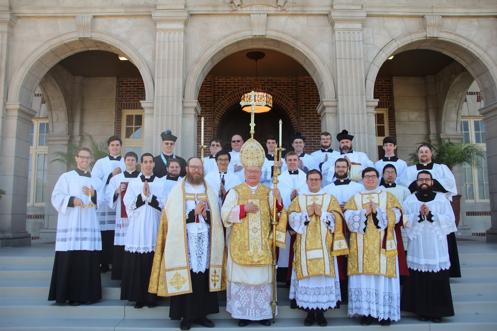 New Liturgical Movement: Photos of Pontifical Mass in New Orleans Seminary