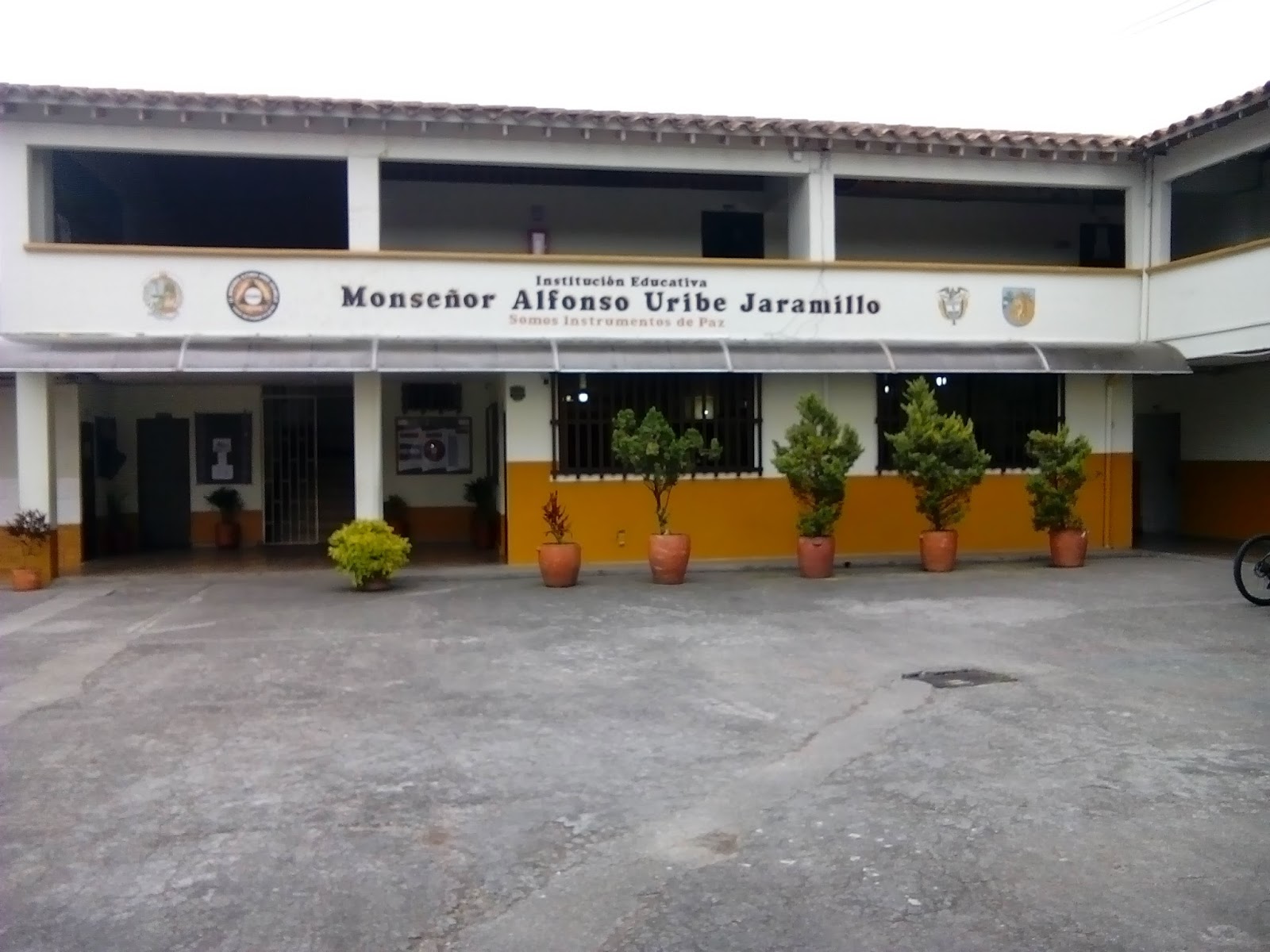 ENTORNOS EXTERNOS E INTERNOS I.E.MONSEÑOR ALFONSO URIBE JARAMILLO