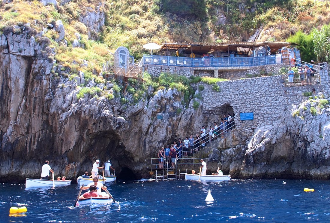 Descubre TU MUNDO: Destino flash: la hermosa Gruta azul en Capri, Italia