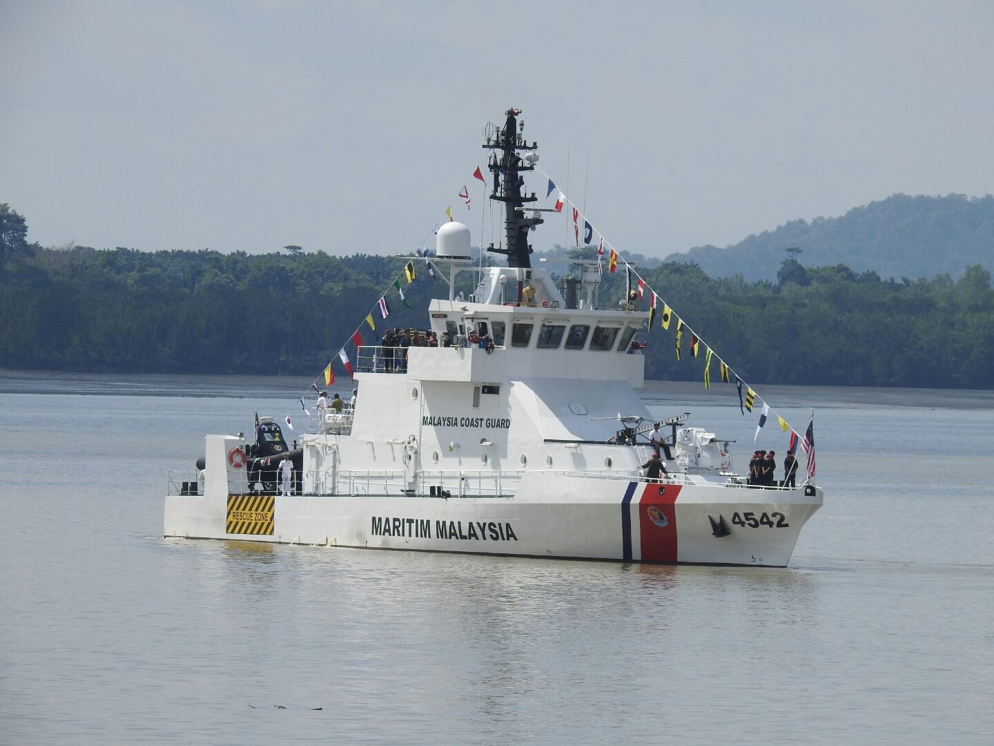 DEFENSE STUDIES: KM Sri Aman Aset Terbaru APMM Sarawak