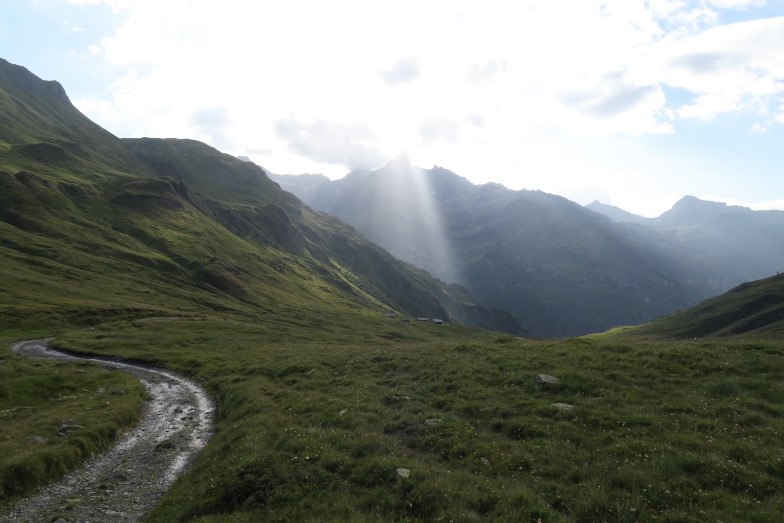 Auf guten Wegen: Andreas' Outdoor-Blog: Via Alpina: Refuge de Moëde ...