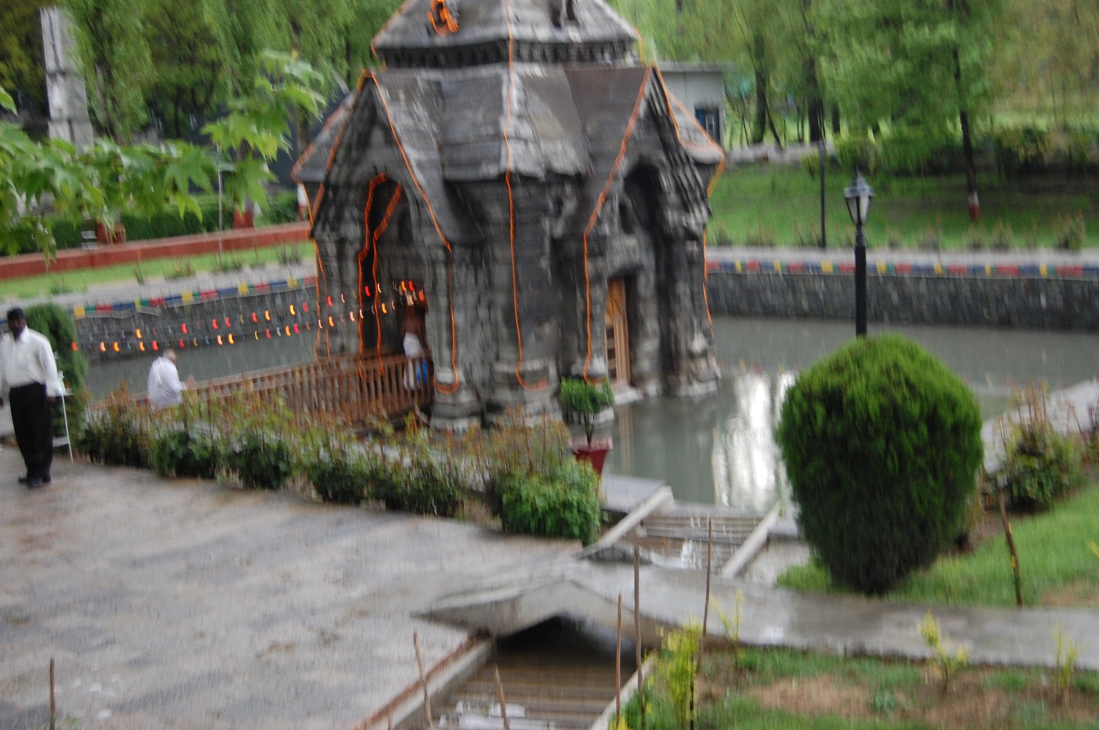 Dr.Ravishankar's blog: Pandrethan Shiva Temple, Srinagar, J & K ...