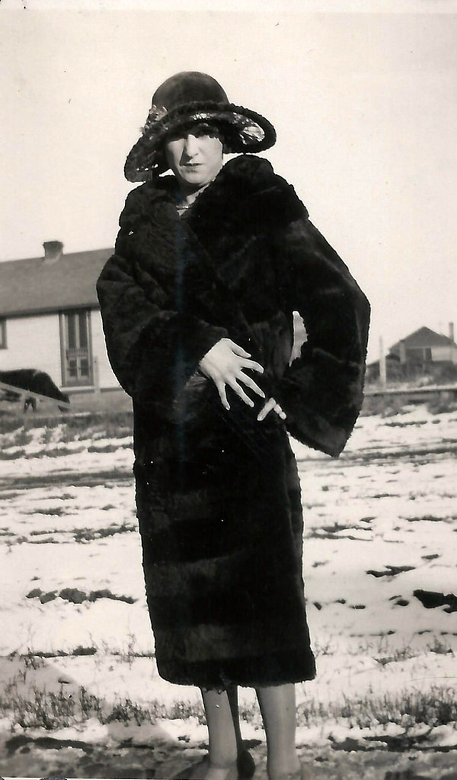 The Jazz Age Fashion: 44 Charming Snapshots of Women in Coats During ...