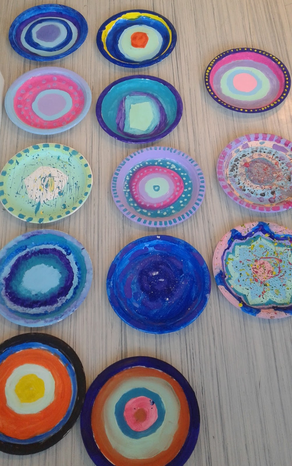 a faithful attempt: Painted Paper Plate Yarn Weaving
