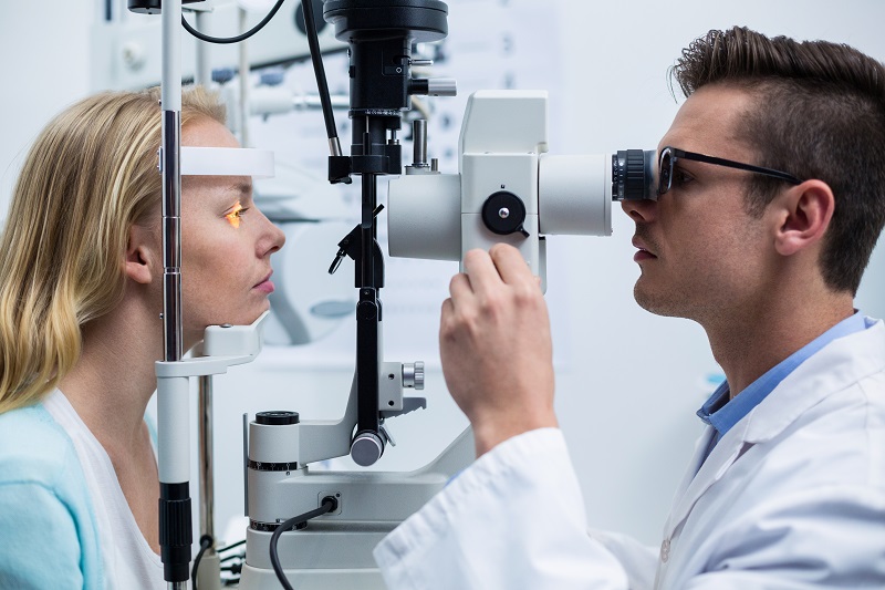 Optometrist: Difference with Ophthalmologist and Optician, Career and Types