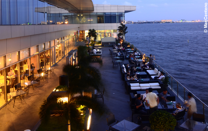 mac centeno: White Moon Bar, Manila Ocean Park