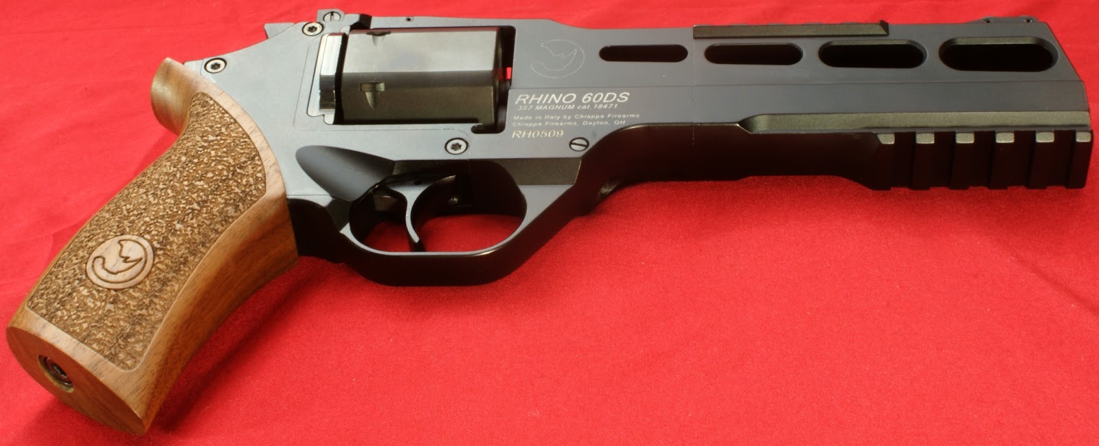 Defensa y Armas: Revólver: Armi Chiappa "Rhino" (Italia)