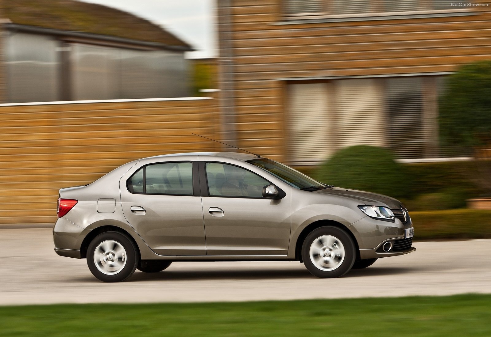 RACIONAUTO: NOVO RENAULT LOGAN SURGE NA EUROPA COMO SYMBOL