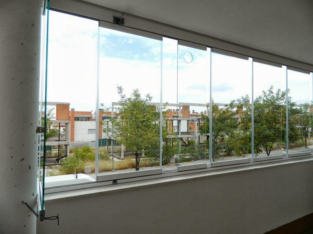 Comercial T27: Instalación de cortina de cristal en terraza de Rivas ...