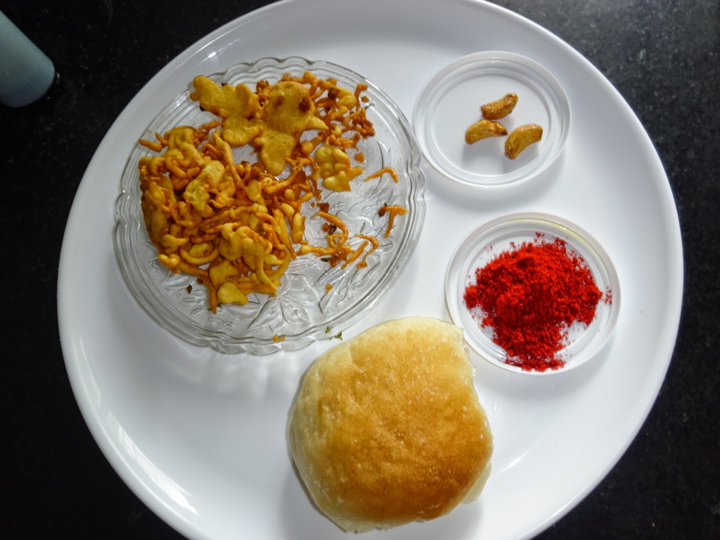 Veg Indian Good Food Recipes..: Secret Recipe of Batata Vada Red Garlic ...