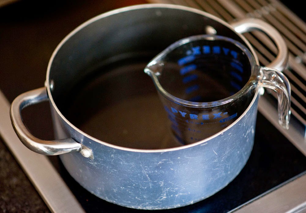 The Nutmeg Collective: DIY Kitchen Lip Balm