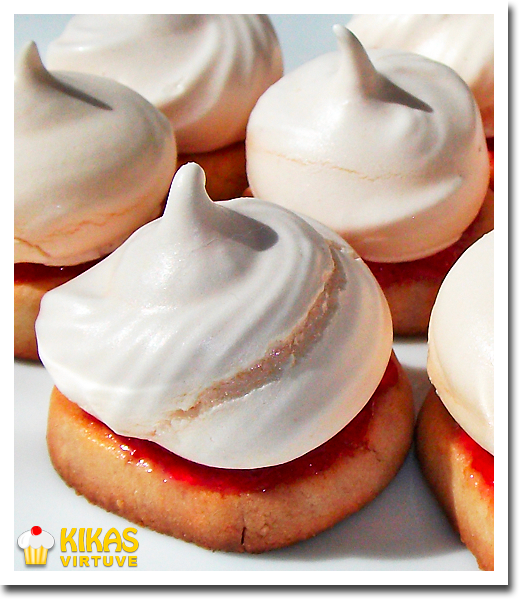 Kikas virtuve: Citronu cepumu un bezē tornīši