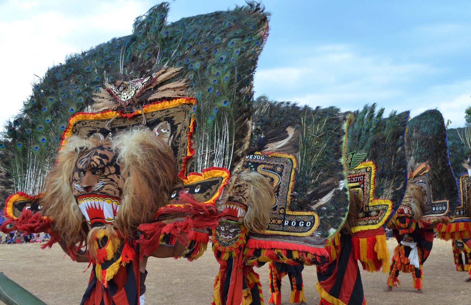 Keunikan Tradisi Dan Budaya Khas Indonesia - Travel Pelopor Paket Tour ...