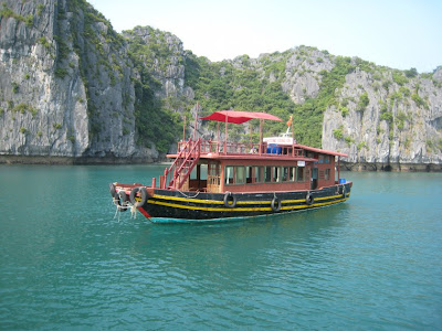 Xin chao!: Vietnam beautiful beaches, islands and bays