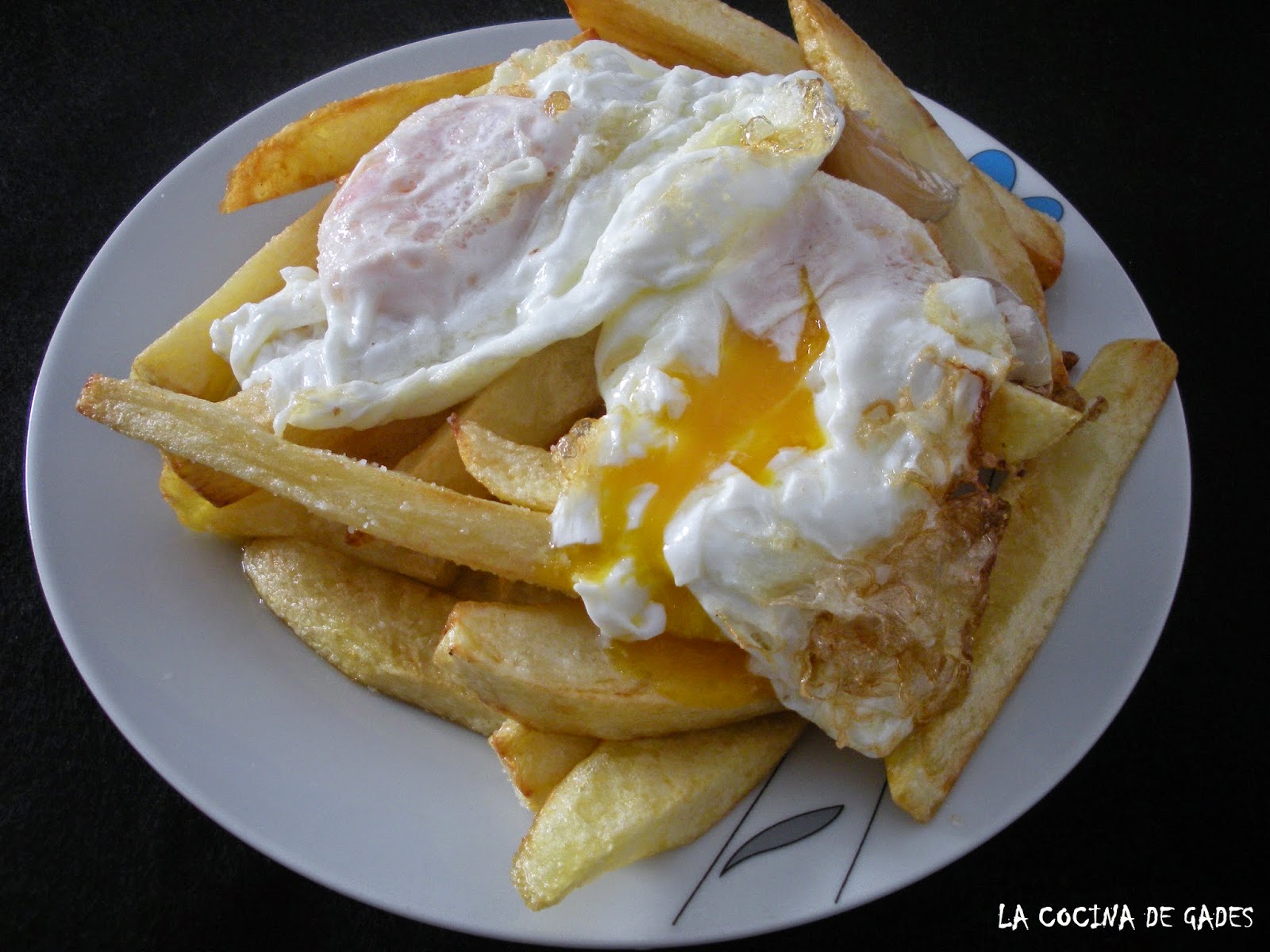 LA COCINA DE GADES: PAPA FRITAS CON HUEVO
