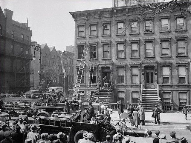 The Bell Curve of Life: The Fascinating Story of Collyers Mansion