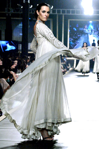 Famous Pakistani Model and Actress Nadia Hussain ~ Am Fun World