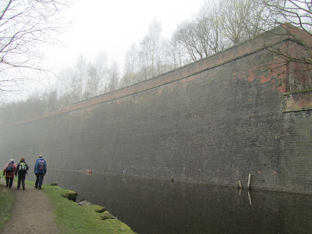 Little Sealed Packages: Tod walk 1 : Along the Rochdale Canal