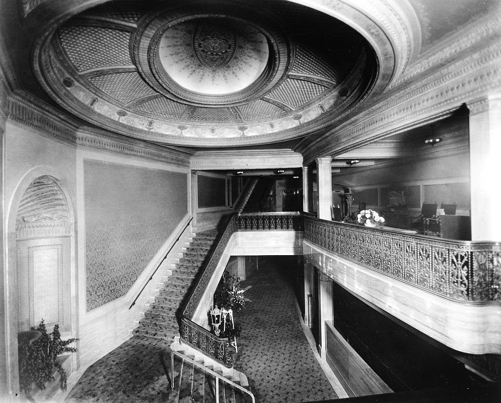 San Francisco Theatres: The Warfield Theatre: interior