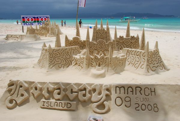 Backpacking Philippines: Sand Castles in Boracay: Ban or Regulate?