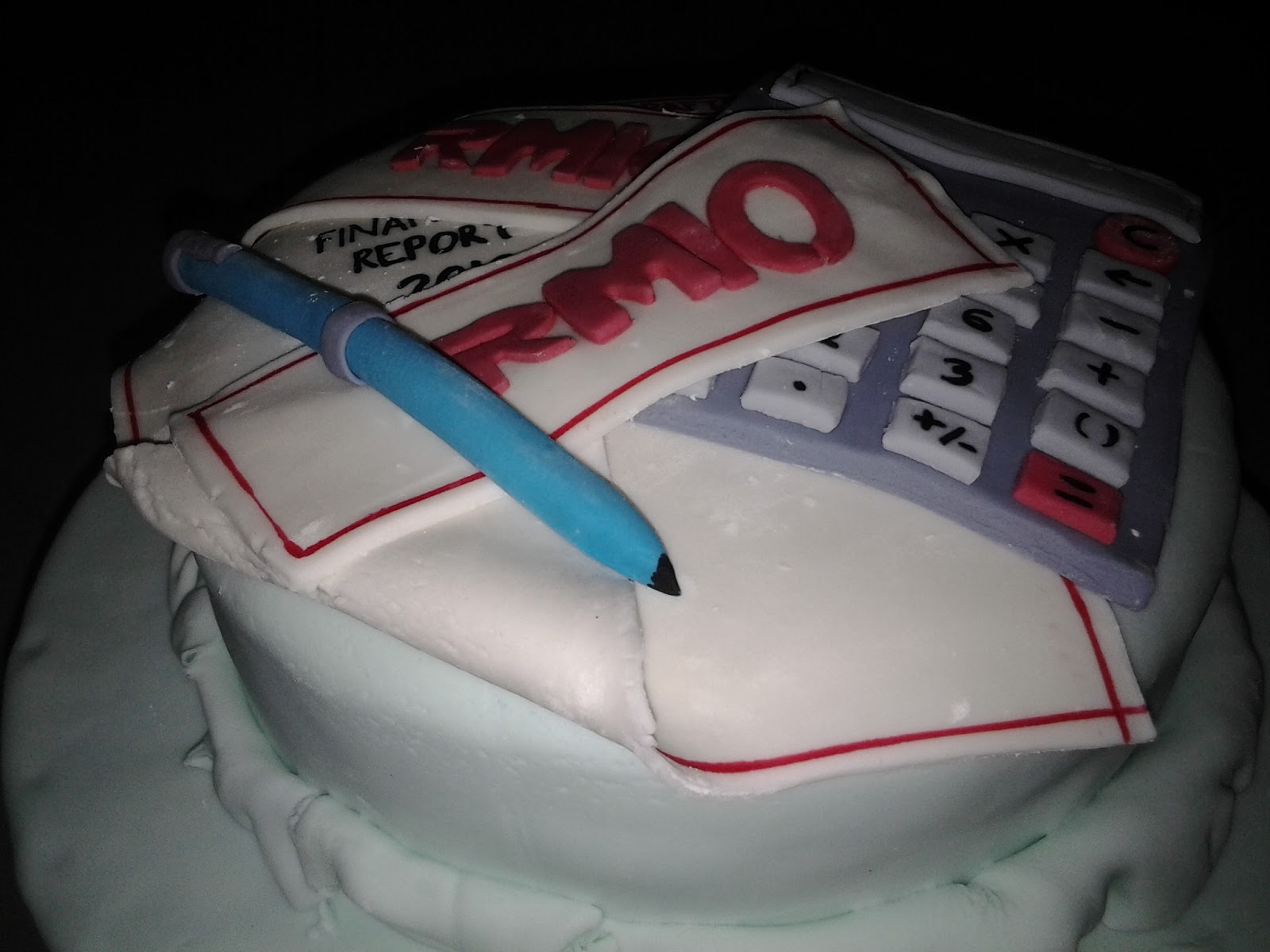MyHeartCupcakes: Accountant Cake