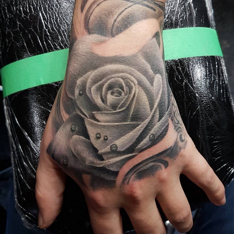 Hands tattoo, what you need to know - Tattoos and permanent makeup
