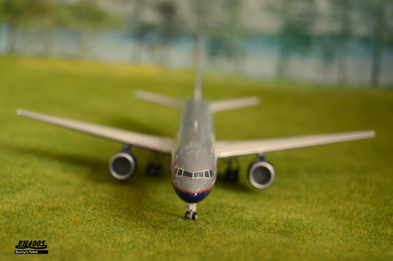 BHTXWmb: 模型分享 1:200 Boeing757-200 N592UA(Battleship Grey)火箭客機