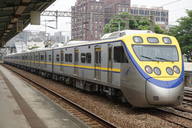 飛行場の測候所: 台鐵EMU800增備車形式照