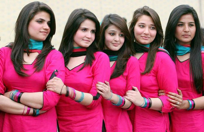 Desi Ladki Ki Photo: 5 Beautiful Pakistani College Girls Pictures
