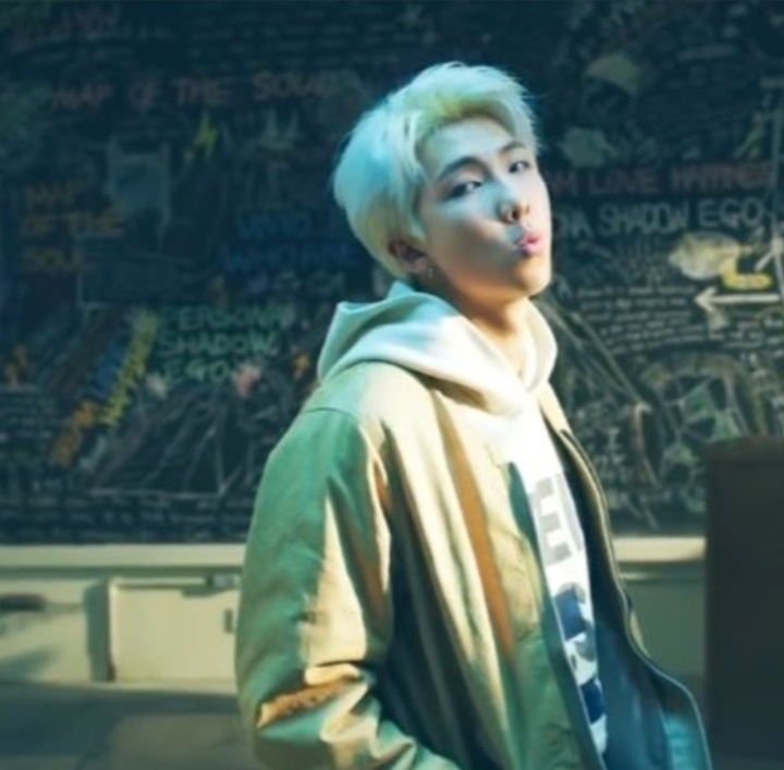 Com o líder RM, BTS lança trailer maravilhoso 😁