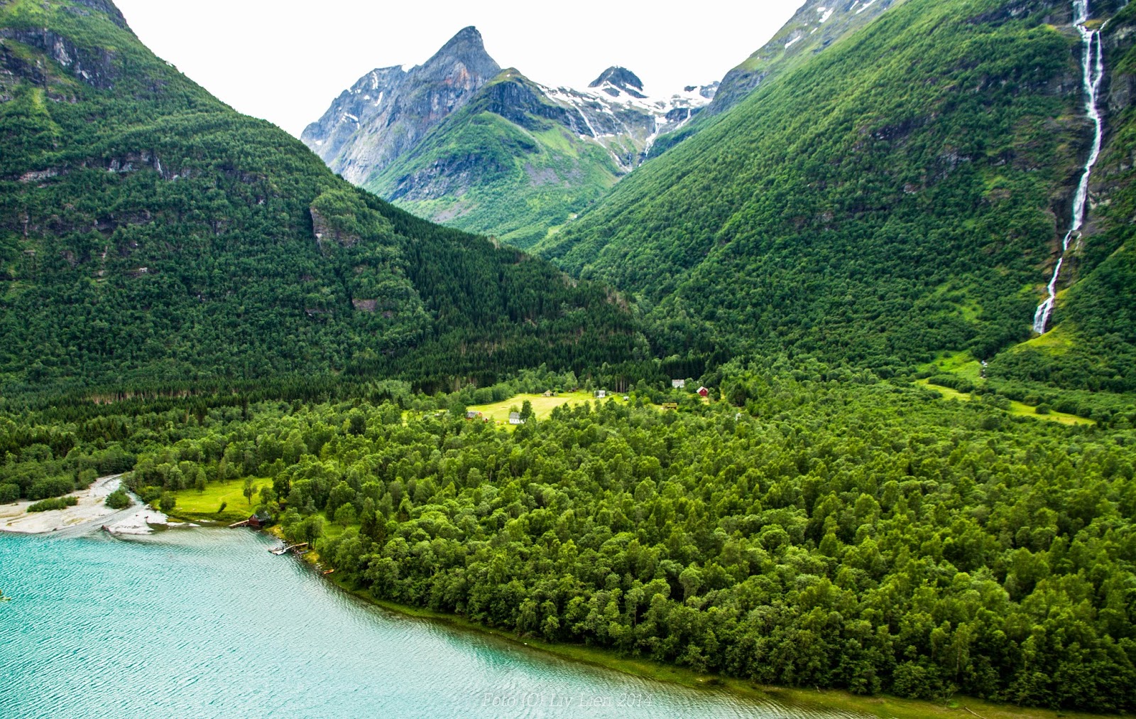 Rundt omkring: Lodalen, Stryn