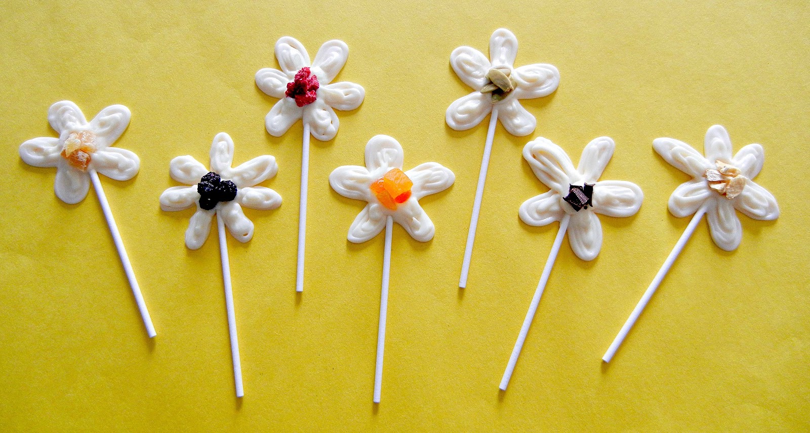 Sugar Swings! Serve Some: Easy Spring Flower Candy Pops