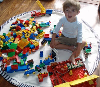 smallthingsbynona: no sew lego mat