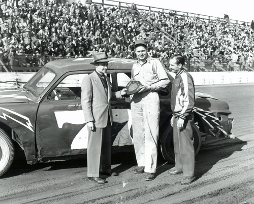 Midwest Racing Archives: 1951 - Stock Cars Vie Sunday at Raceway