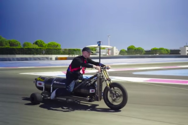 Este espectacular trike acelera de 0 a 100 km/h en 0,55 segundos (video ...