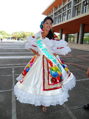 Noticias, Arte, Cultura y Turismo: Traje Tipico del Bambuco Colombiano