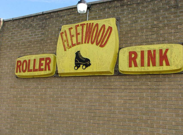 Hung Up On Retro: Roller Skating Rinks and Signs