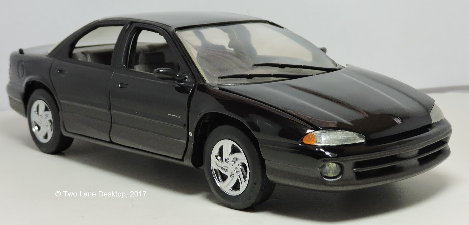 Brookfield Collector's Guild 1:25 1995 Dodge Intrepid ES